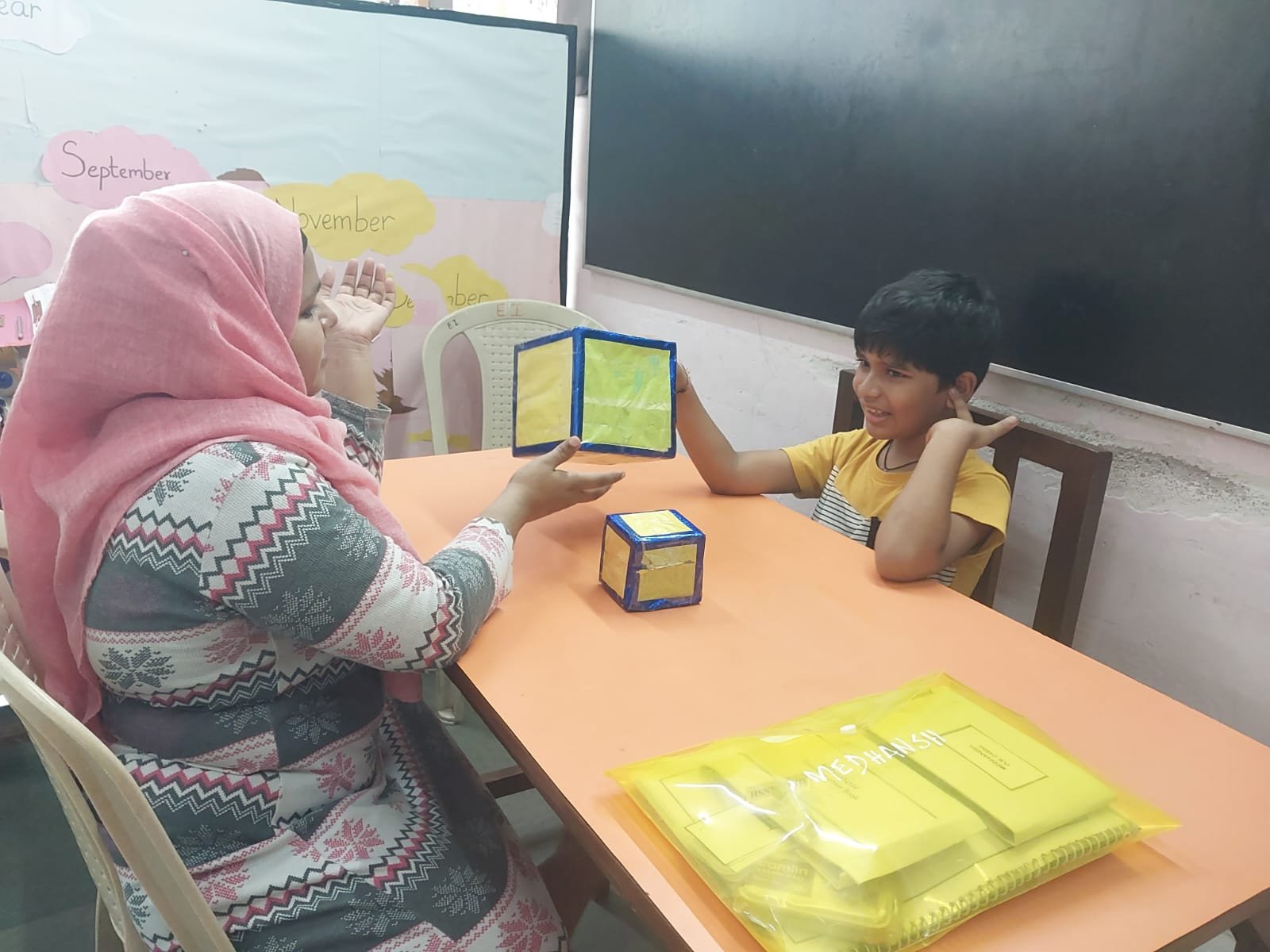 Model School - Sopan